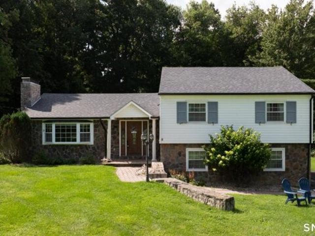 Northwood Dr, Middlebury, Home For Sale