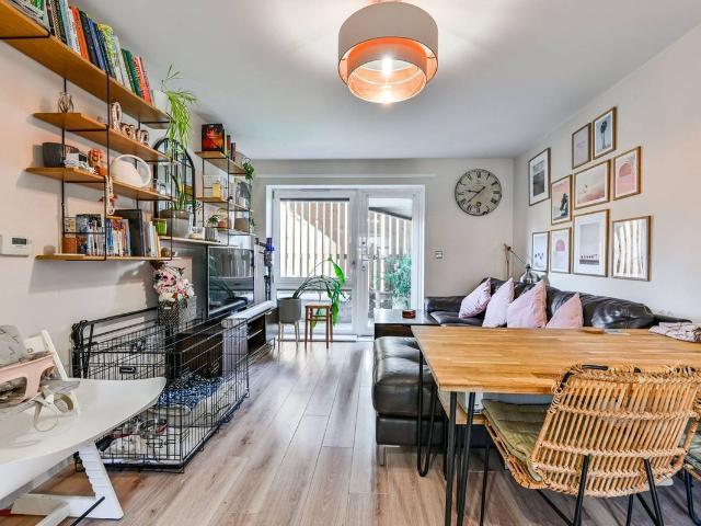 Northwold Road, Hackney, London E5, 2 bed flat to rent, £3,000 pcm | PrimeLocation