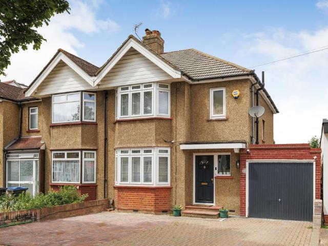 Norton Avenue, Surbiton, KT5 3 bed semi detached house to rent £2,950 pcm £681 pw