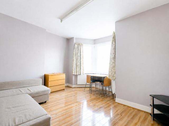 Norton Road, Wembley, Middlesex, HA0 2 bed maisonette to rent £1,850 pcm £427 pw