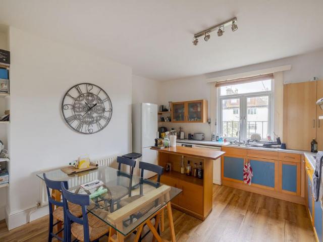 Norton Road, Hove, BN3 3 bed maisonette to rent £2,400 pcm £554 pw