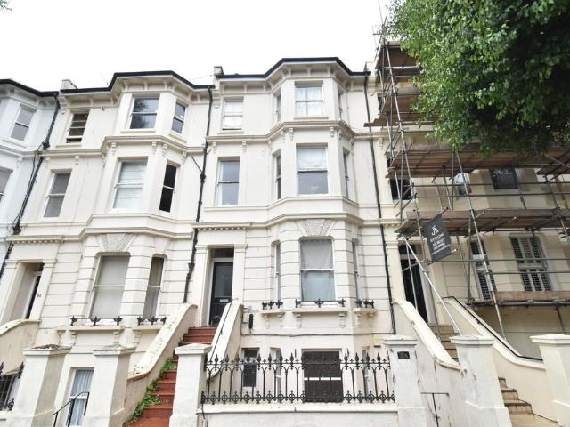 Norton Road, Hove 2 bed flat to rent £1,600 pcm £369 pw