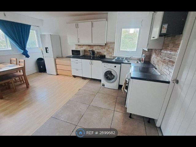 Norton Tower, Birmingham B1, 3 bed flat to rent, £1,300 pcm | PrimeLocation