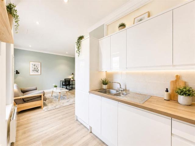 Norwich NR1, 2 bed flat to rent, £1,400 pcm | PrimeLocation