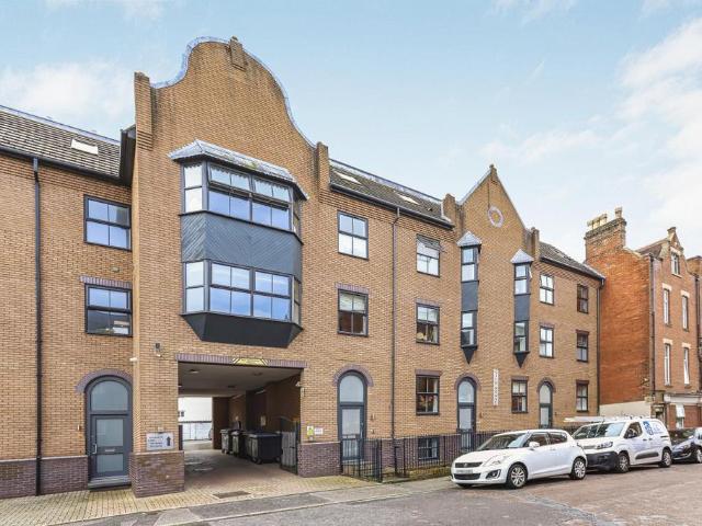 Norwich Avenue West, Bournemouth 1 bed maisonette to rent £1,050 pcm £242 pw