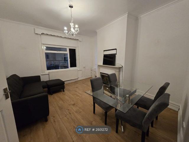 Norwich Road, Bournemouth BH2, 2 bed flat to rent, £1,200 pcm | PrimeLocation