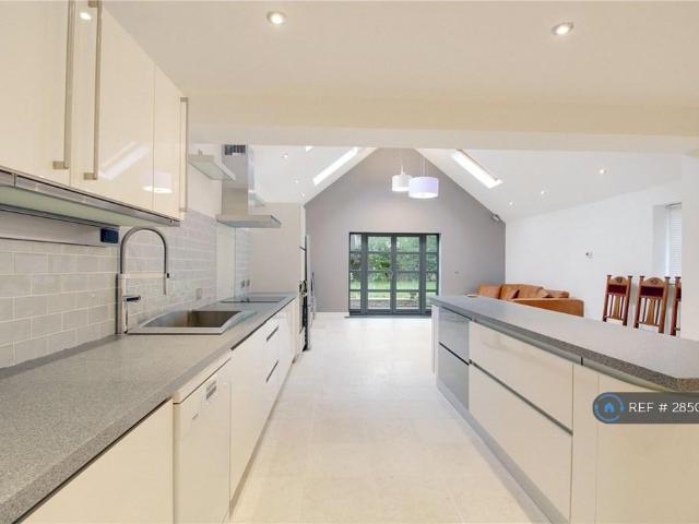Norwich Road, Norwich, NR15 4 bed detached house to rent £1,795 pcm £414 pw