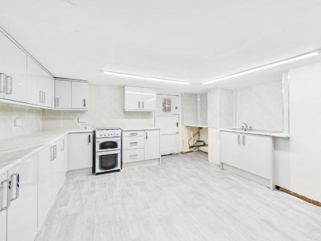 Norwood Avenue, Shipley BD18, 3 bed property to rent, £950 pcm | PrimeLocation