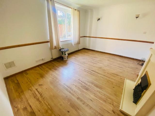 Norwood Close, Southall, Middlesex UB2, 2 bed flat to rent, £1,900 pcm | PrimeLocation