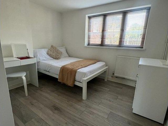 Norwood End, Basildon SS14, Room to rent, £675 pcm | PrimeLocation