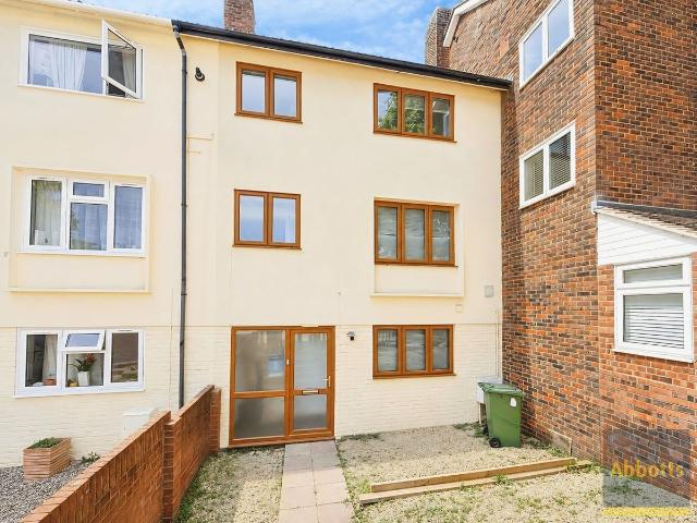 Norwood End, Basildon SS14, Room to rent, £700 pcm | PrimeLocation