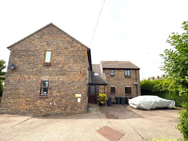 Norwood Gardens, Ashford, Kent TN23, Studio to rent, £900 pcm | PrimeLocation