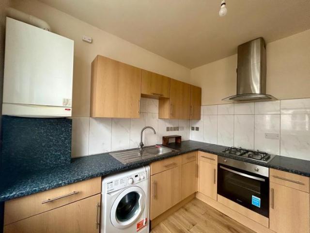 Norwood Junction High Street, London. 2 bed flat to rent £1,550 pcm £358 pw