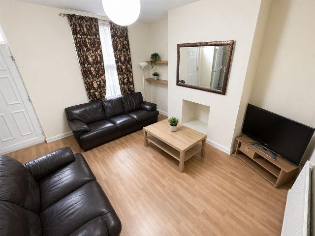 Norwood Place, Hyde Park, Leeds LS6, 5 bed terraced house to rent, £2,383 pcm | PrimeLocation