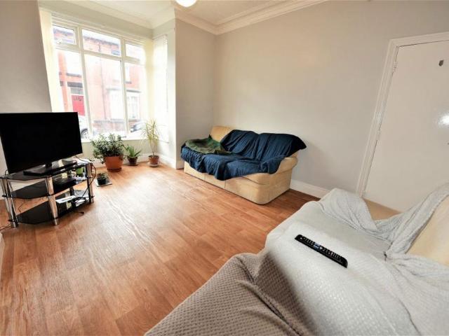 Norwood Place 4 bed house to rent £1,473 pcm £340 pw