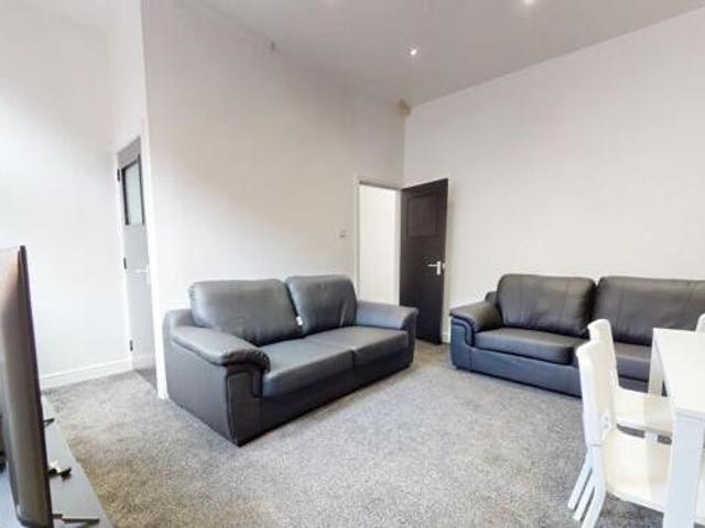 Norwood Road, Hyde Park, 6 Bedroom House