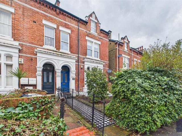 Norwood Road, London, SE24 2 bed apartment to rent £2,500 pcm £577 pw
