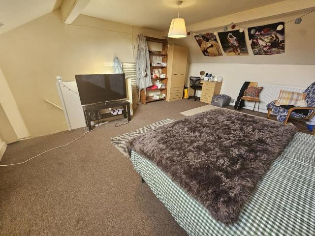 Norwood Road, Leeds 4 bed house to rent £2,201 pcm £508 pw