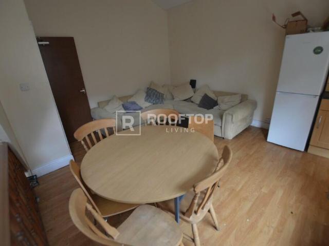 Norwood Road, Leeds LS6 6 bed house to rent £3,120 pcm £720 pw