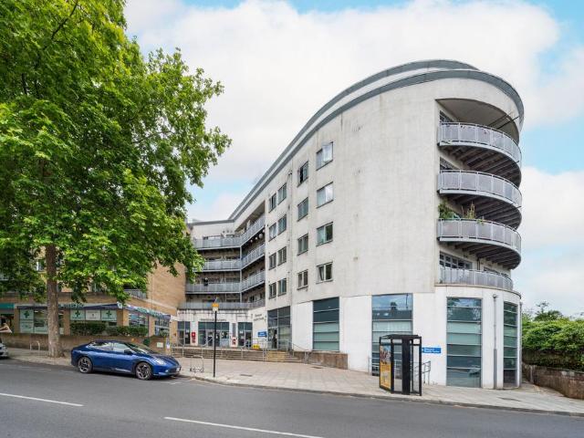 Norwood Road, West Norwood, London, SE27 2 bed flat to rent £2,500 pcm £577 pw