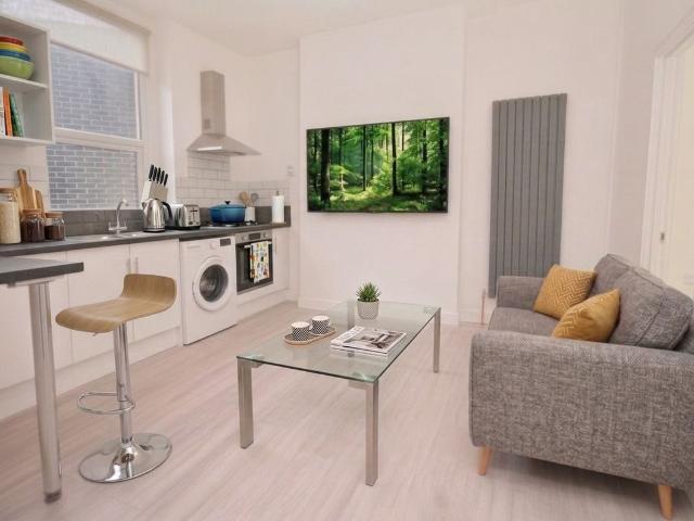 Norwood Road, Tulse Hill, London SE27, 2 bed flat to rent, £1,650 pcm | PrimeLocation
