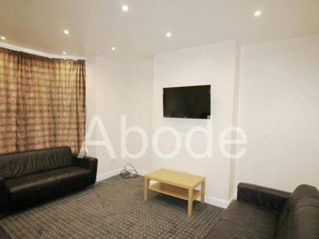 Norwood Terrace, Hyde Park, 7 Bedroom House