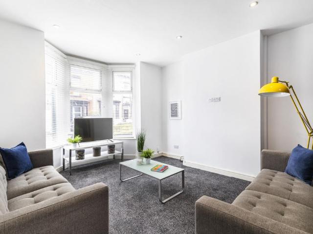 Norwood Terrace, Leeds LS6 6 bed house to rent £3,614 pcm £834 pw
