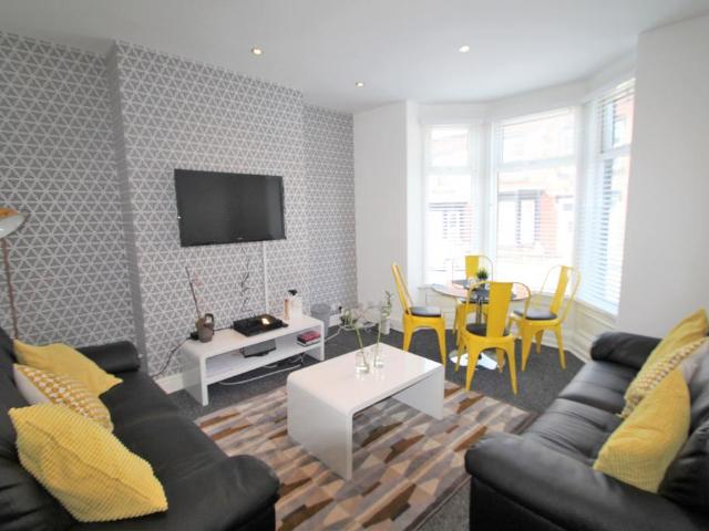 Norwood Terrace, Leeds LS6 6 bed house to rent £2,990 pcm £690 pw