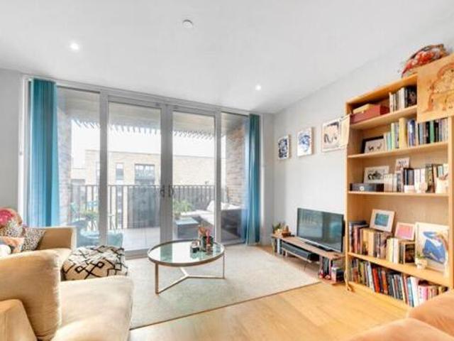 Norah House, Summerstown, 2 Bedroom Flat