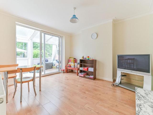 Norbury, Norbury, SW16 3 bed flat to rent £2,400 pcm £554 pw