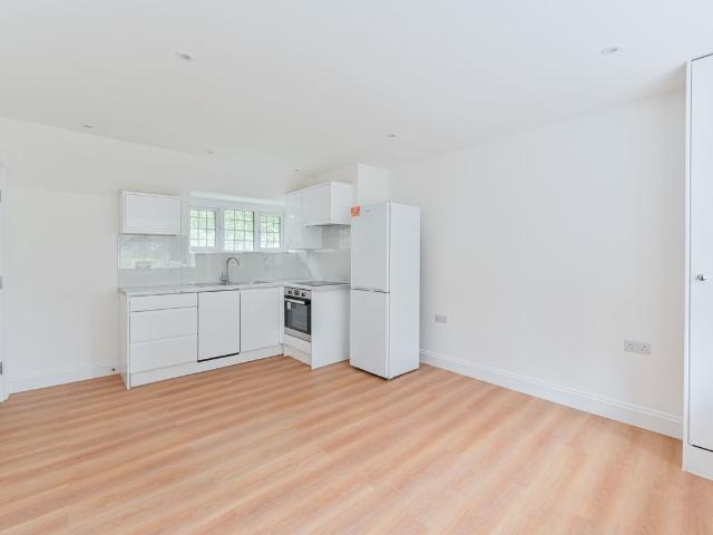 Norbury Avenue, Thornton Heath CR7, 1 bed flat to rent, £1,450 pcm | PrimeLocation