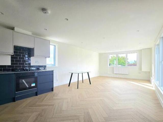Norbury Avenue, London, 3 Bedroom Apartment