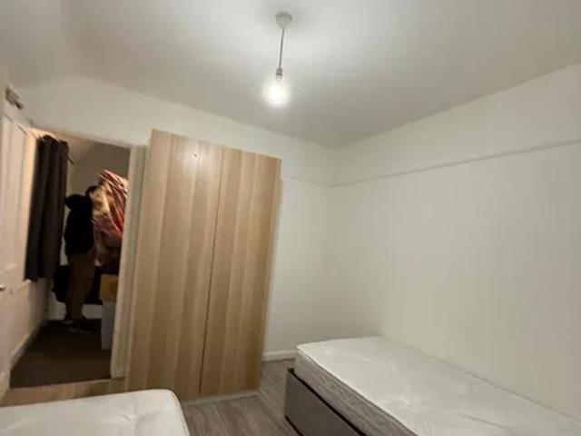 Norbury Avenue, London, CR7 8AF, United Kingdom | Room for rent #139621686 | Rentberry