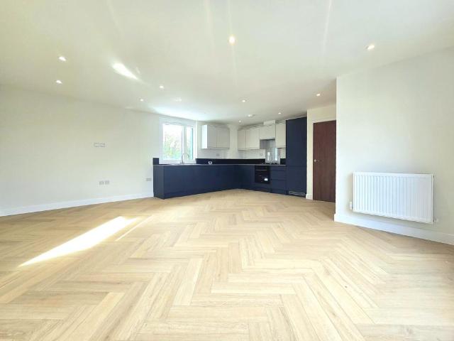 Norbury Avenue, London SW16 1 bed apartment to rent £2,400 pcm £554 pw