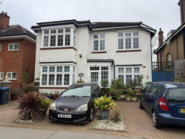 Norbury Avenue, London, SW16 2 bed flat to rent £1,950 pcm £450 pw