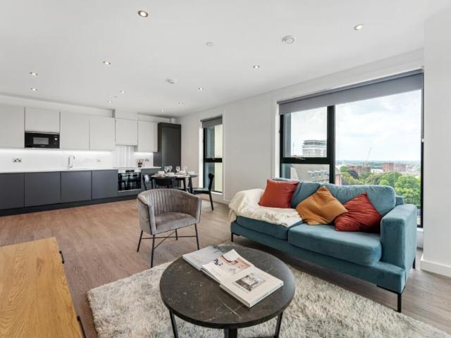 Norbury Crescent, London SW16 2 bed apartment to rent £2,295 pcm £530 pw