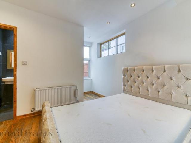 Norbury Crescent