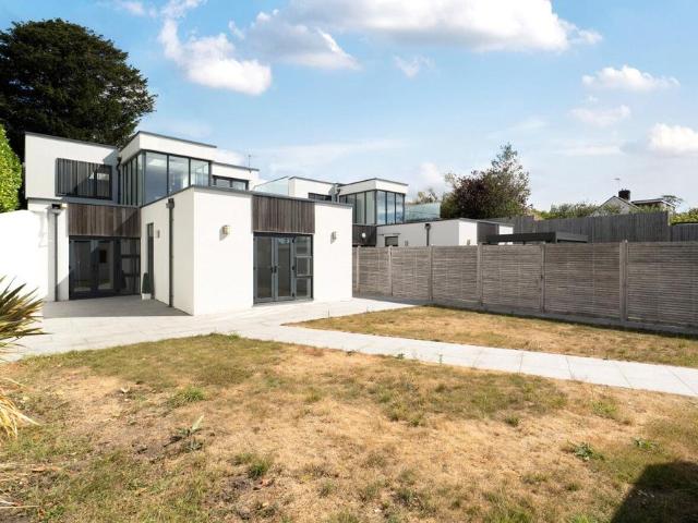 Norbury Drive, West Sussex BN15 4 bed detached house to rent £4,150 pcm £958 pw