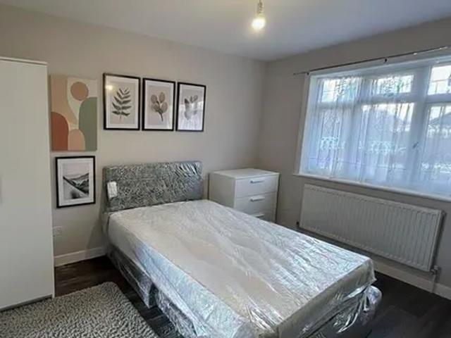 Norbury Hill, London, SW16 3RU, United Kingdom | Room for rent #167547831 | Rentberry