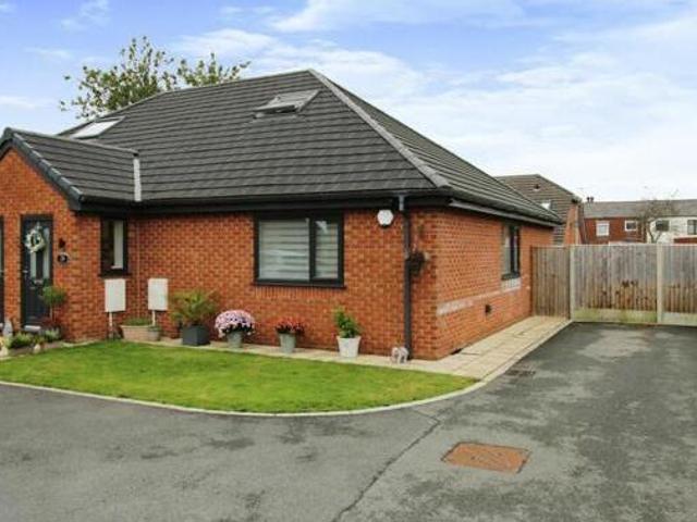 Norfolk Avenue, Heywood, 3 Bedroom Semi detached