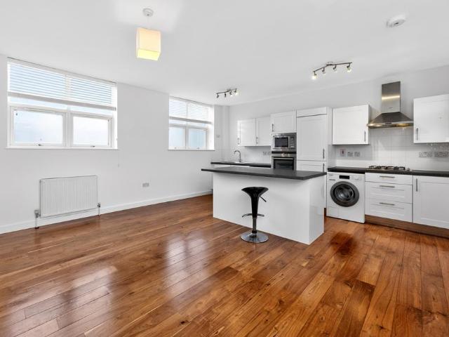 Norfolk Avenue, London, N15 1 bed apartment to rent £1,750 pcm £404 pw