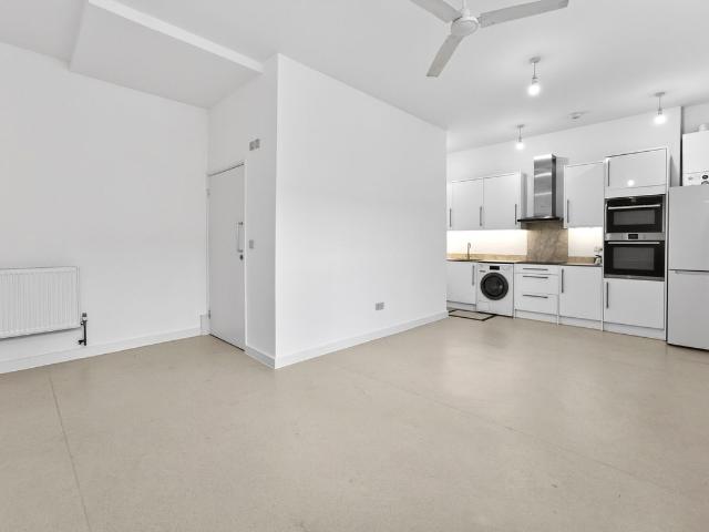 Norfolk Avenue, London N15, 2 bed flat to rent, £2,300 pcm | PrimeLocation