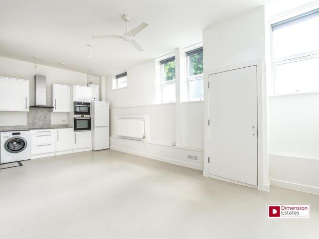 Norfolk Avenue, South Tottenham. 2 bed flat to rent £2,300 pcm £531 pw