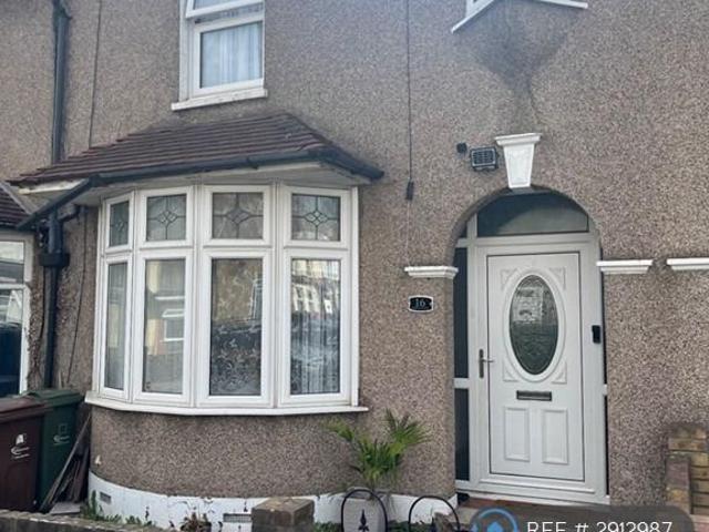 Norfolk Road, Barking, IG11 3 bed terraced house to rent £2,300 pcm £531 pw