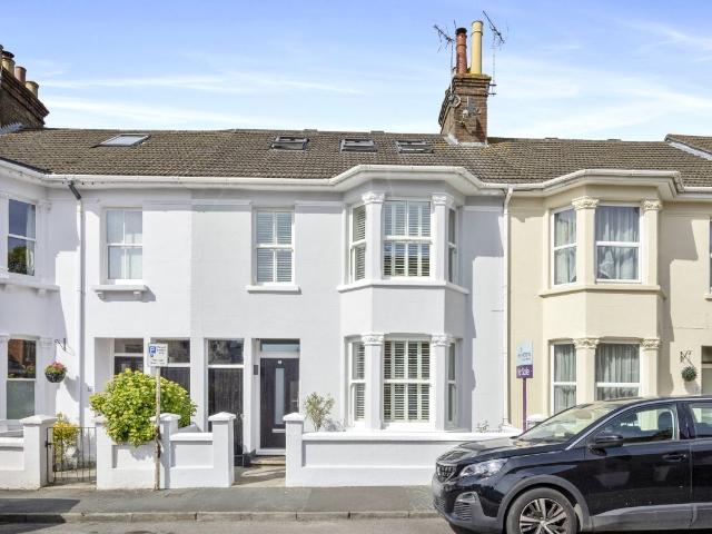 Norfolk Road, Horsham RH12, 4 bed terraced house to rent, £2,850 pcm | PrimeLocation