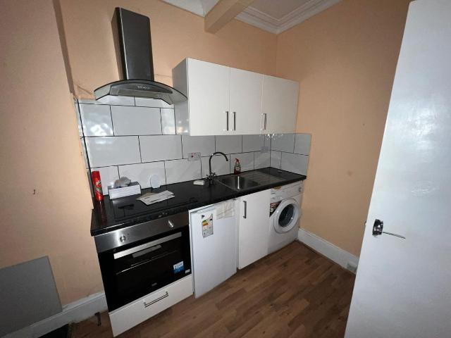 Norfolk Road, Ilford IG3, 1 bed flat to rent, £1,350 pcm | PrimeLocation