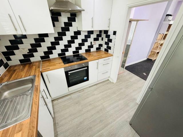 Norfolk Road, Ilford IG3, 1 bed flat to rent, £1,550 pcm | PrimeLocation