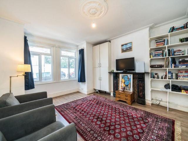 Norfolk Road, London SW19 1 bed flat to rent £1,800 pcm £415 pw