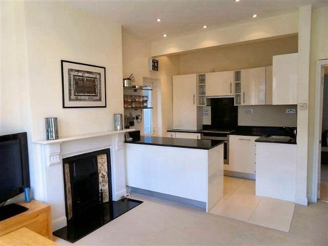 Norfolk Road, London SW19 2 bed flat to rent £2,200 pcm £508 pw