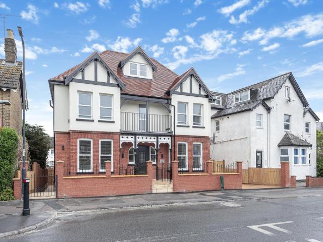Norfolk Road, MAIDENHEAD 2 bed apartment to rent £1,650 pcm £381 pw